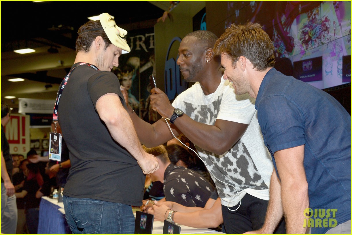 Henry Cavill Wears Disguise to Comic-Con, Pranks 'Suicide Squad' Cast ...