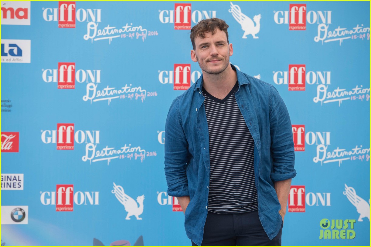 Sam Claflin Takes a Giant Fan Selfie in Italy!: Photo 3713832 | Sam ...