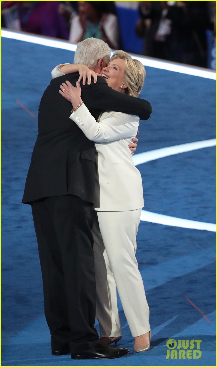Bill Clinton Playing with Balloons at DNC Will Make You Smile!: Photo ...