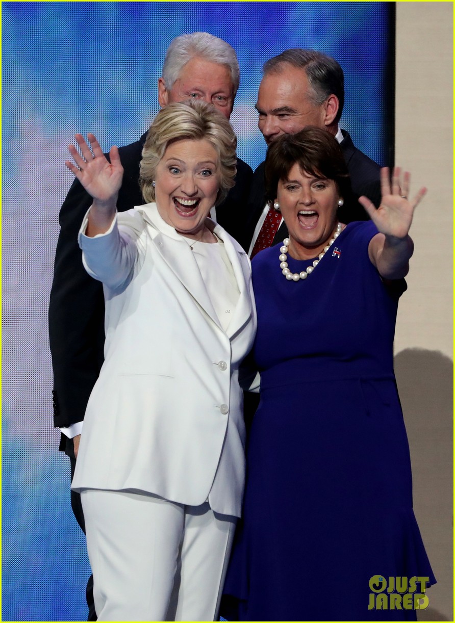 Bill Clinton Playing with Balloons at DNC Will Make You Smile!: Photo ...