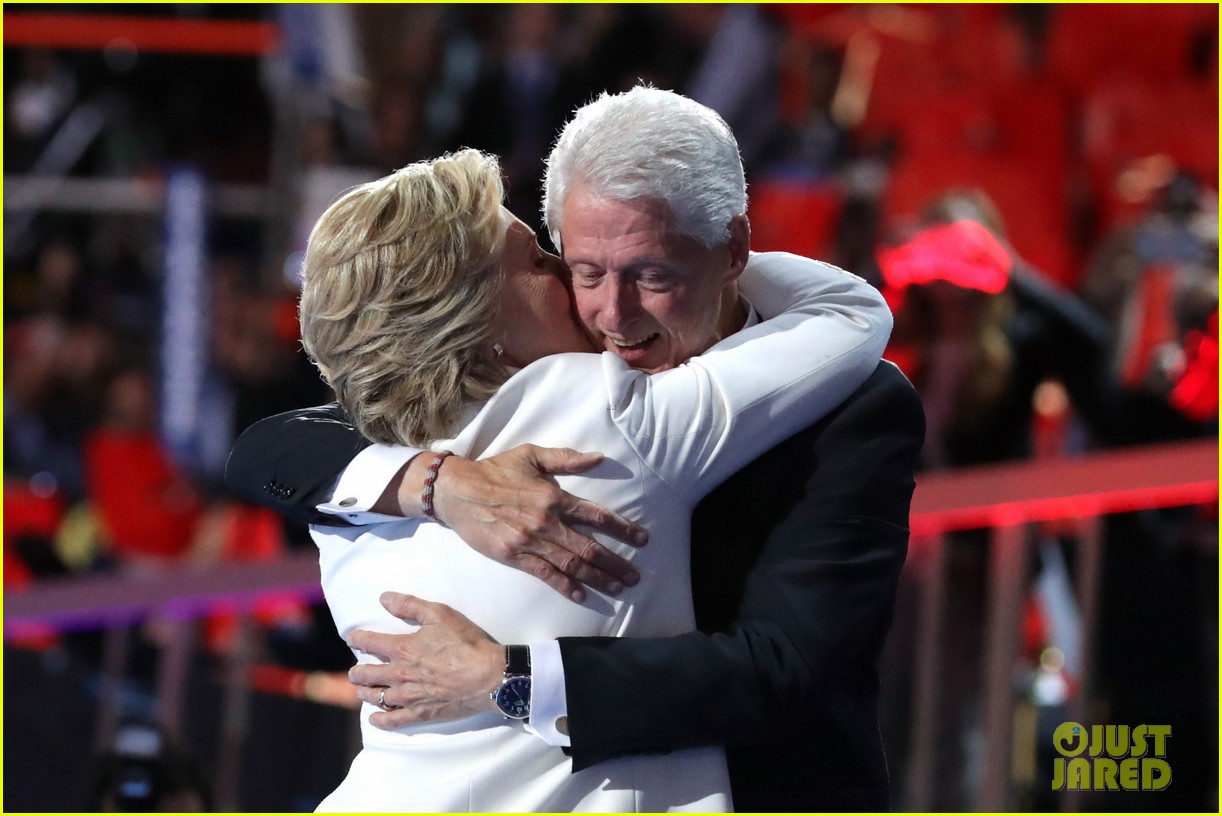 Bill Clinton Playing with Balloons at DNC Will Make You Smile!: Photo ...