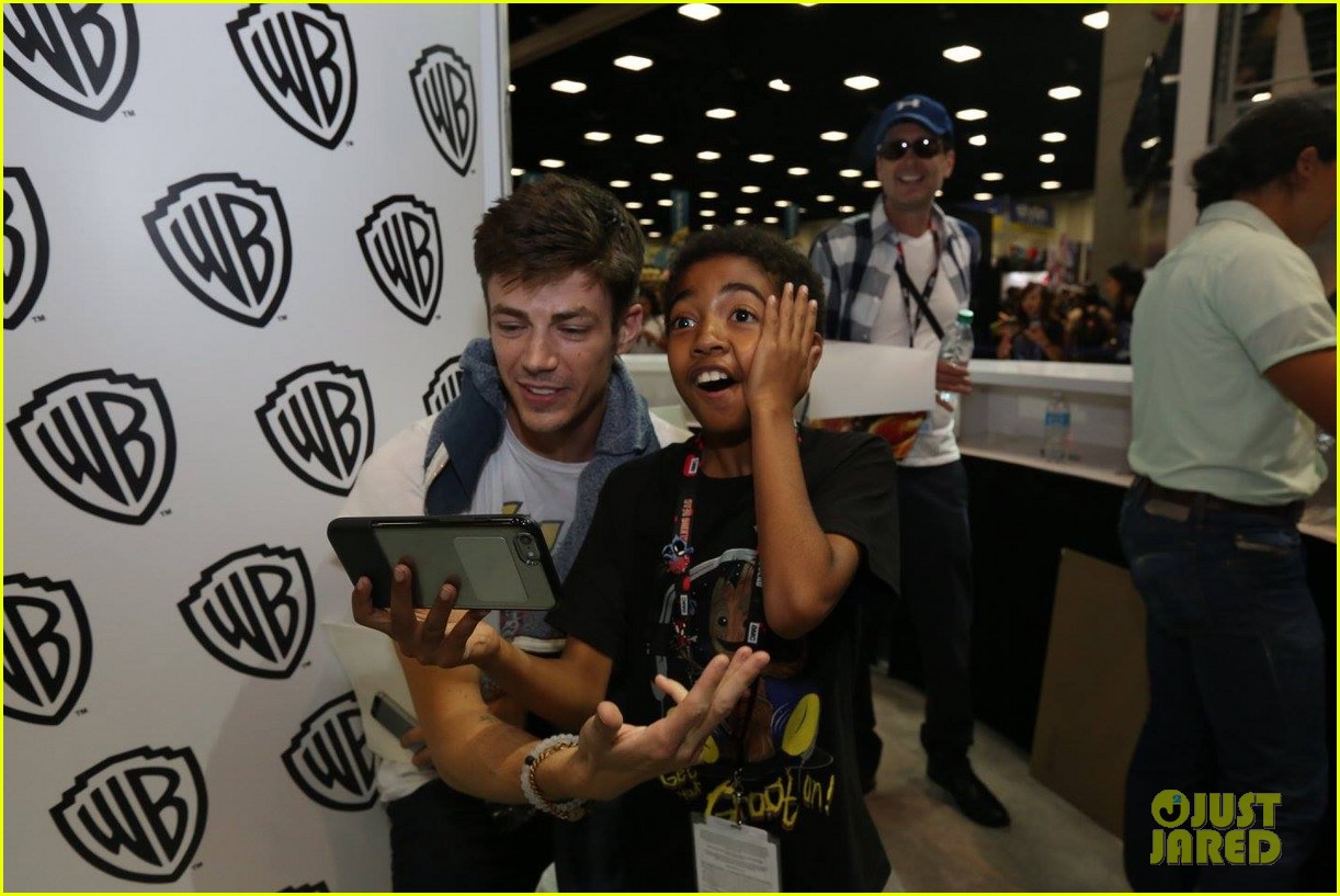 Grant Gustin Reveals 'The Flash' Season 3 Trailer at Comic-Con: Photo ...