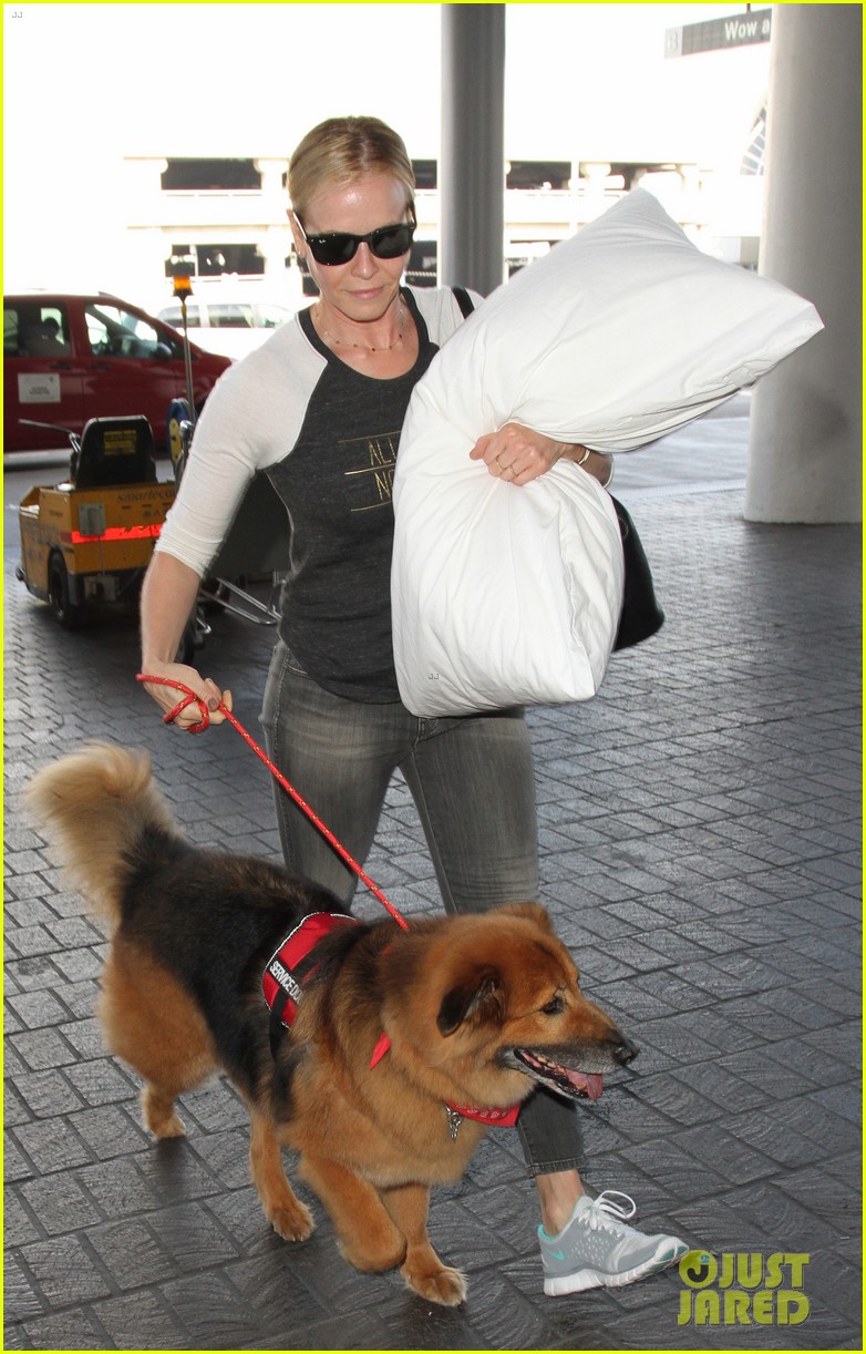 Chelsea Handler & Her Dog Head to Europe!: Photo 3697632 | Chelsea ...