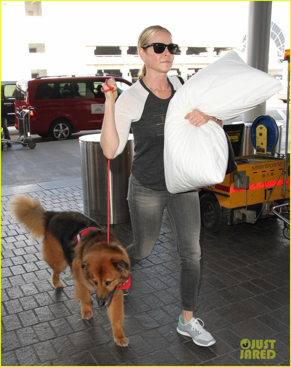 Chelsea Handler & Her Dog Head to Europe!: Photo 3697636 | Chelsea ...