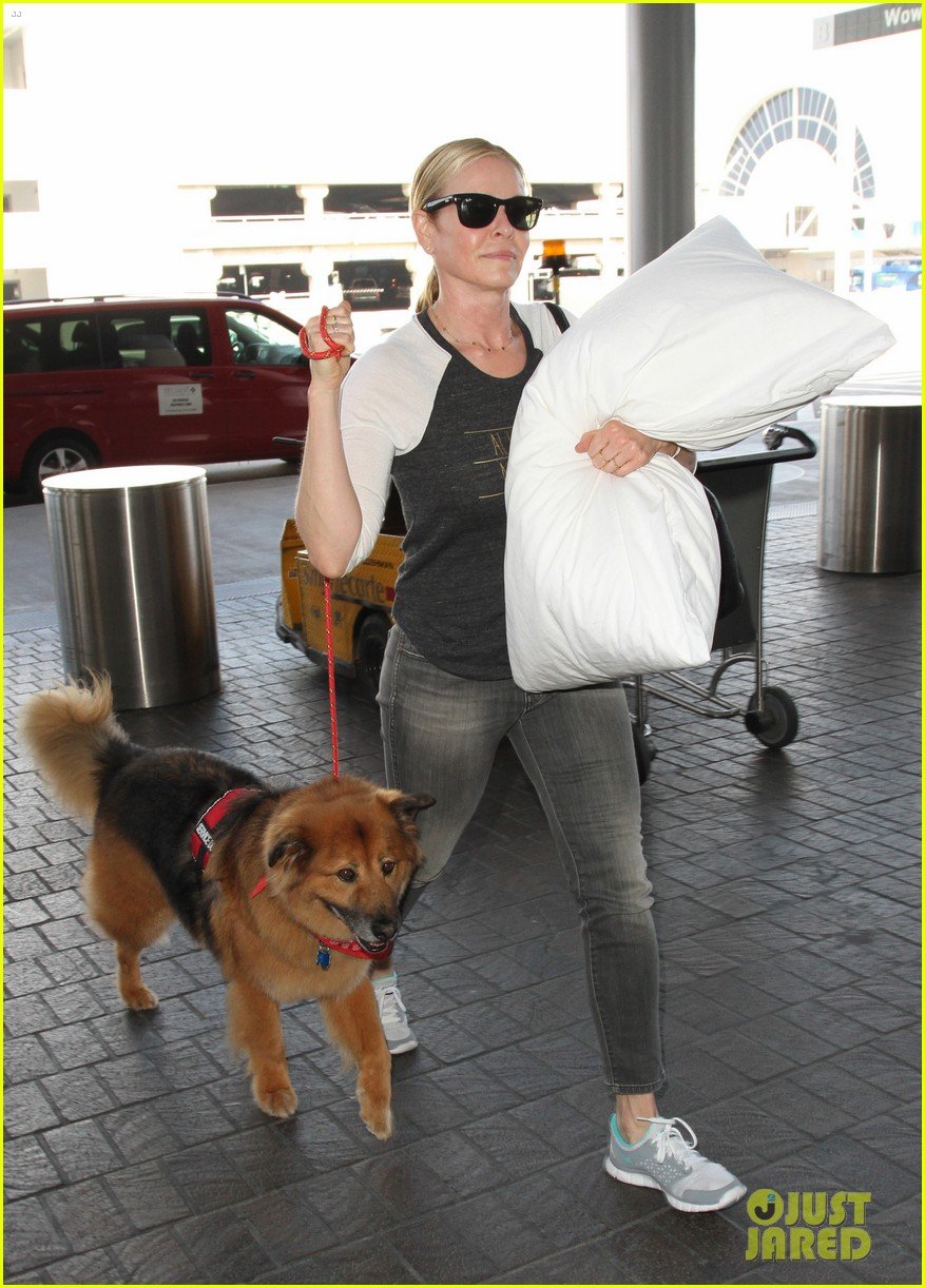 Chelsea Handler & Her Dog Head to Europe!: Photo 3697638 | Chelsea ...