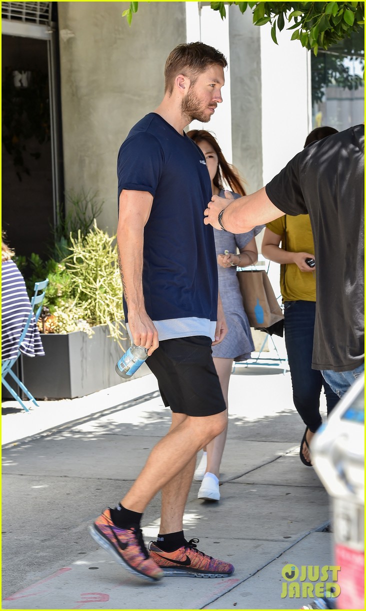 Calvin Harris Keeps Up His Workouts After His Twitter Rant: Photo ...