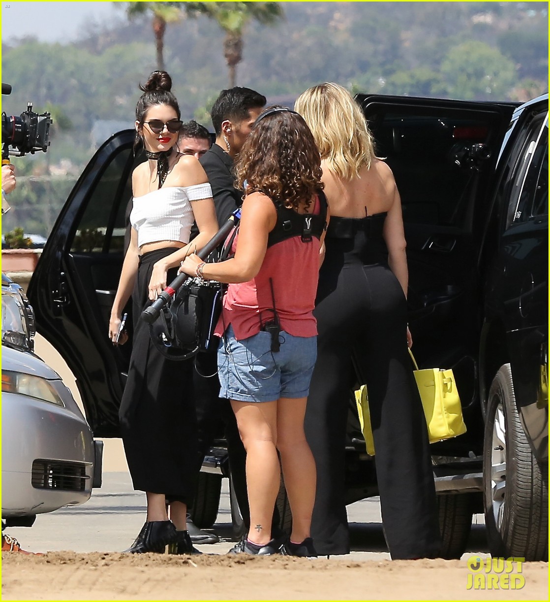 Kendall Jenner Spends the Day at the Horse Races with Her Family: Photo ...