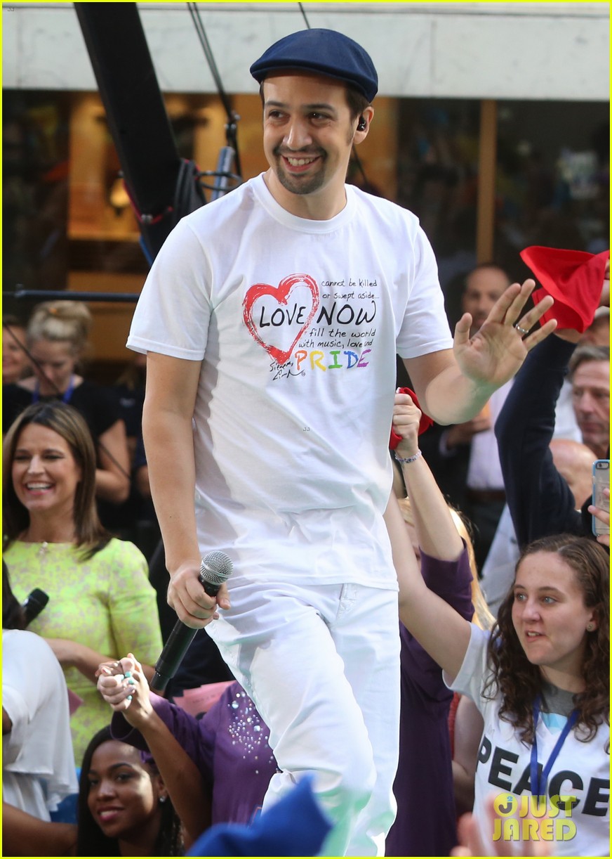 Jennifer Lopez & Lin-Manuel Miranda Perform Orlando Song 'Love Make The ...