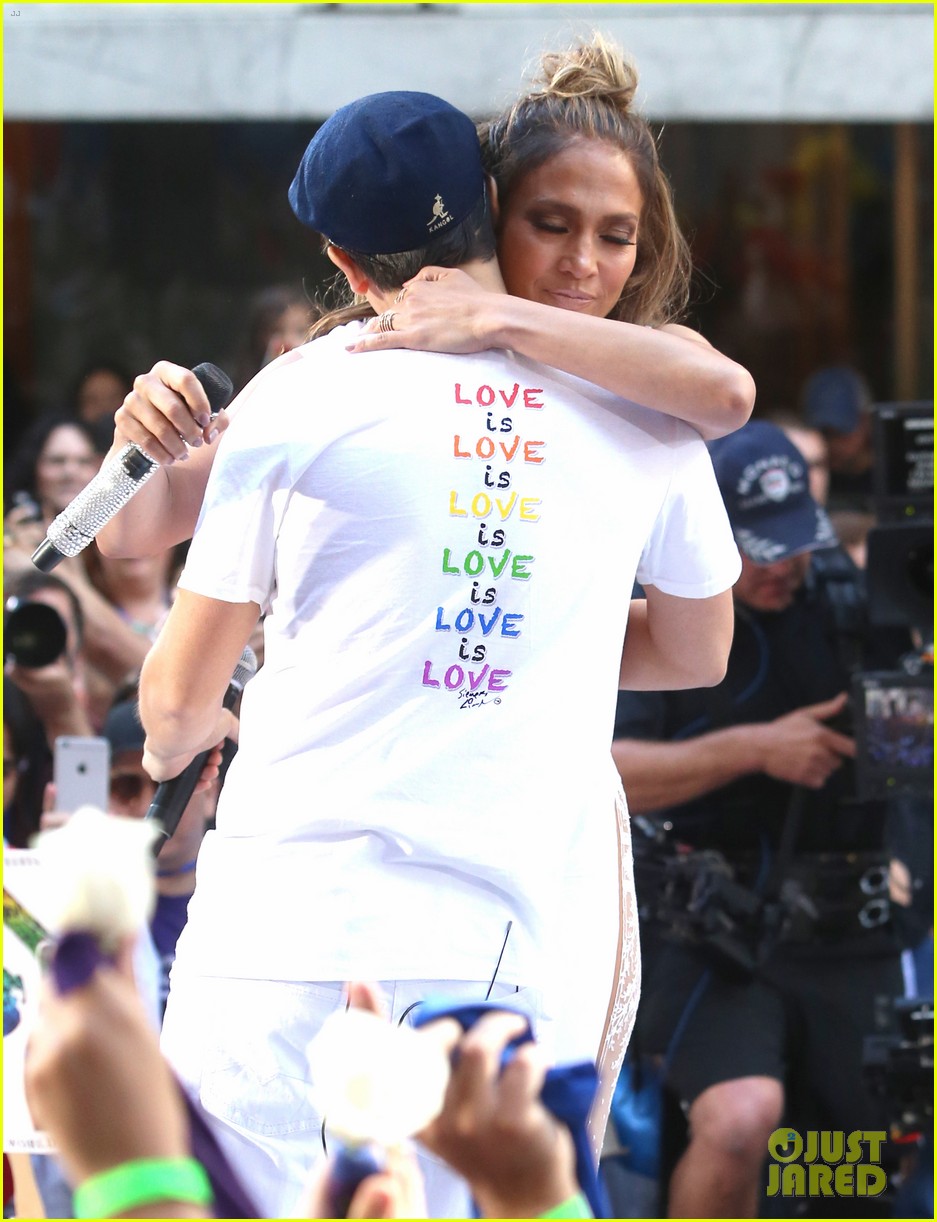 Jennifer Lopez & Lin-Manuel Miranda Perform Orlando Song 'Love Make The ...