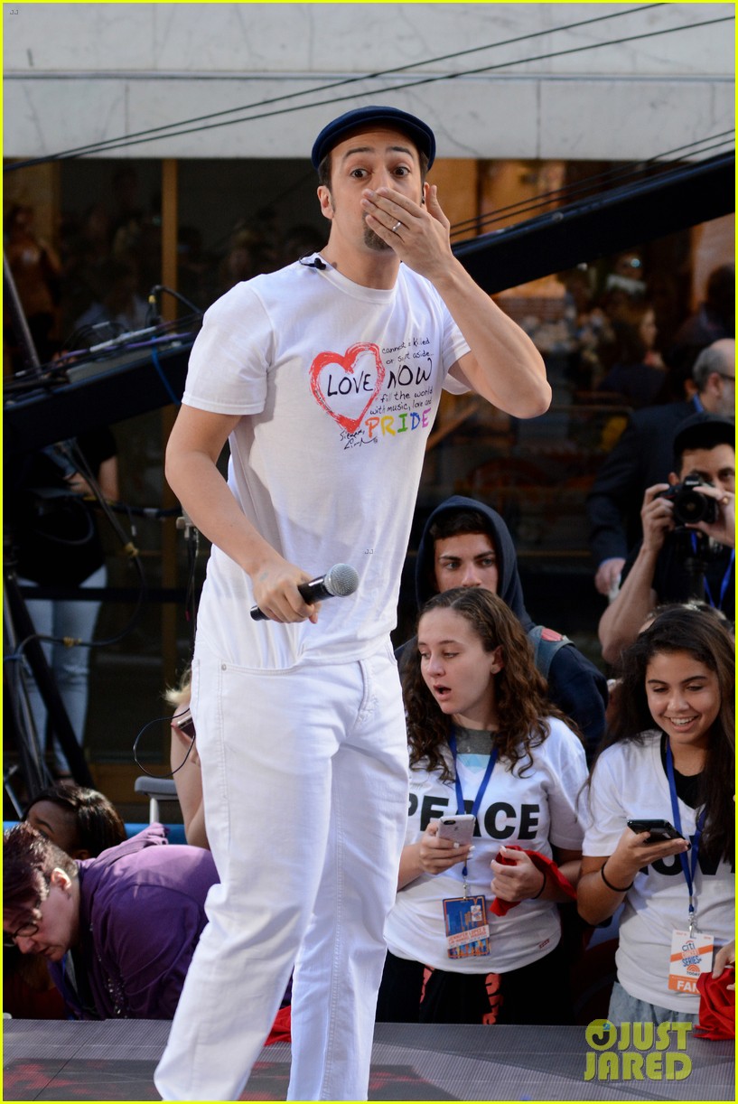 Jennifer Lopez & Lin-Manuel Miranda Perform Orlando Song 'Love Make The ...