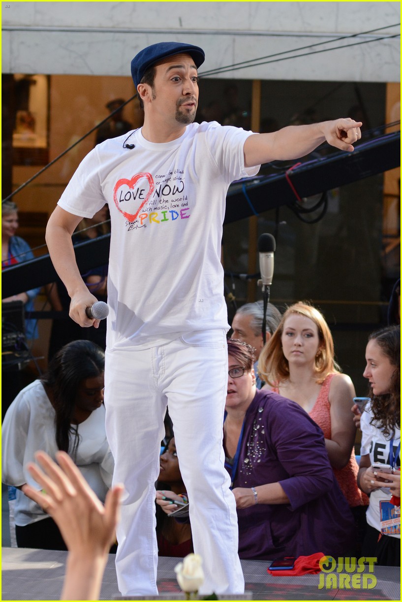 Jennifer Lopez & Lin-Manuel Miranda Perform Orlando Song 'Love Make The ...