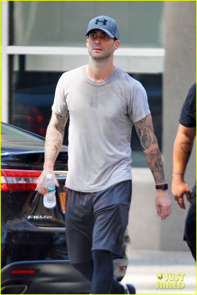 Adam Levine Steps Out in His Workout Gear: Photo 3705456 | Adam Levine ...