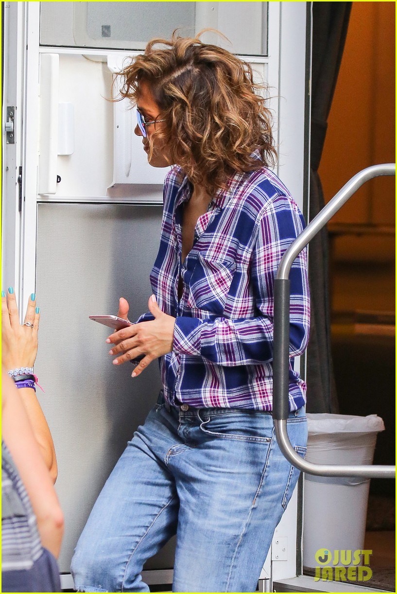 Jennifer Lopez & Lin-Manuel Miranda Perform Orlando Song 'Love Make The ...