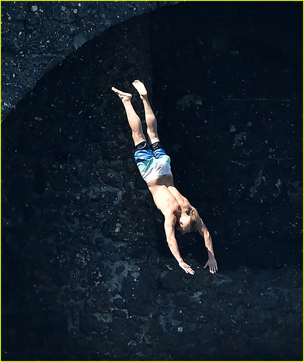 Alexander Ludwig Goes Shirtless While Working Out in Italy: Photo ...