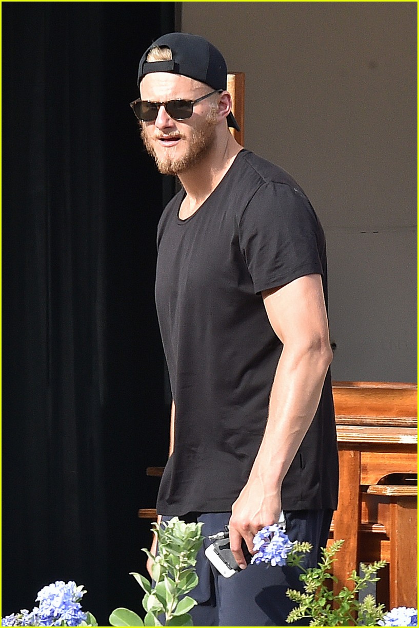 Alexander Ludwig Goes Shirtless While Working Out in Italy: Photo ...