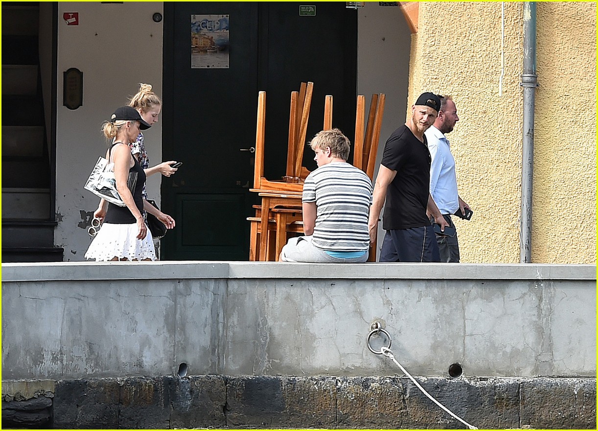 Alexander Ludwig Goes Shirtless While Working Out in Italy: Photo ...