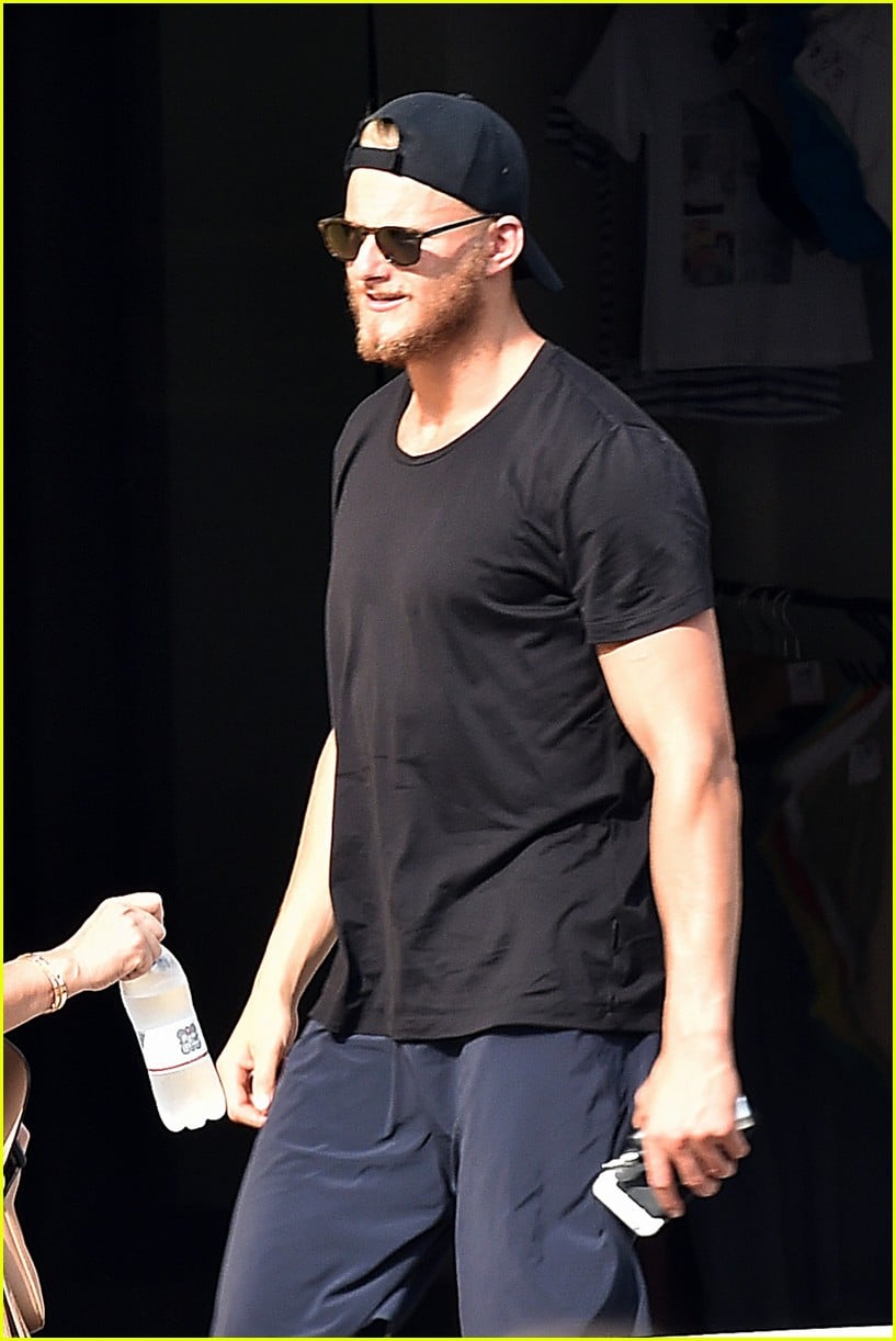 Alexander Ludwig Goes Shirtless While Working Out in Italy: Photo ...