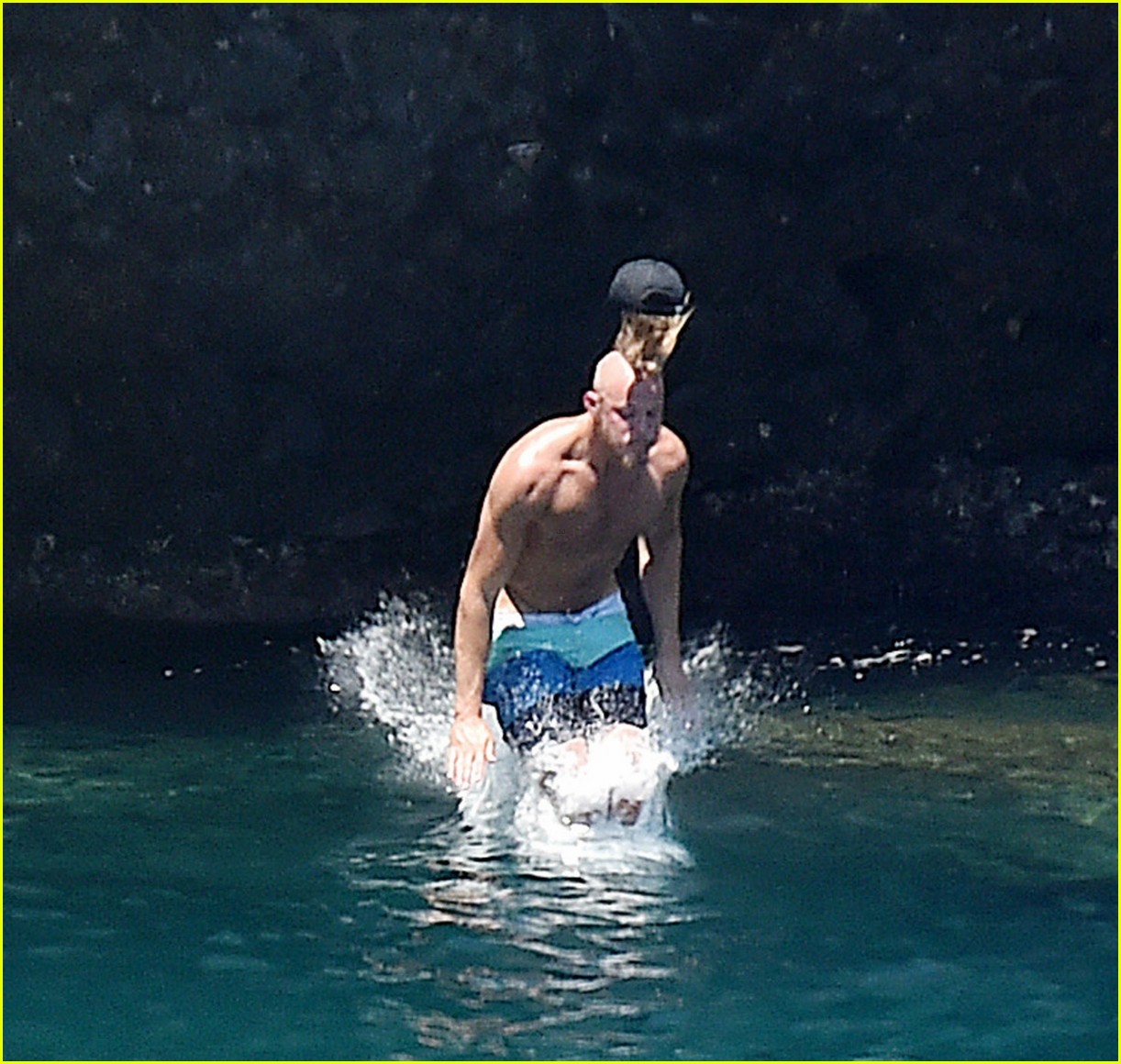 Alexander Ludwig Goes Shirtless While Working Out in Italy: Photo ...