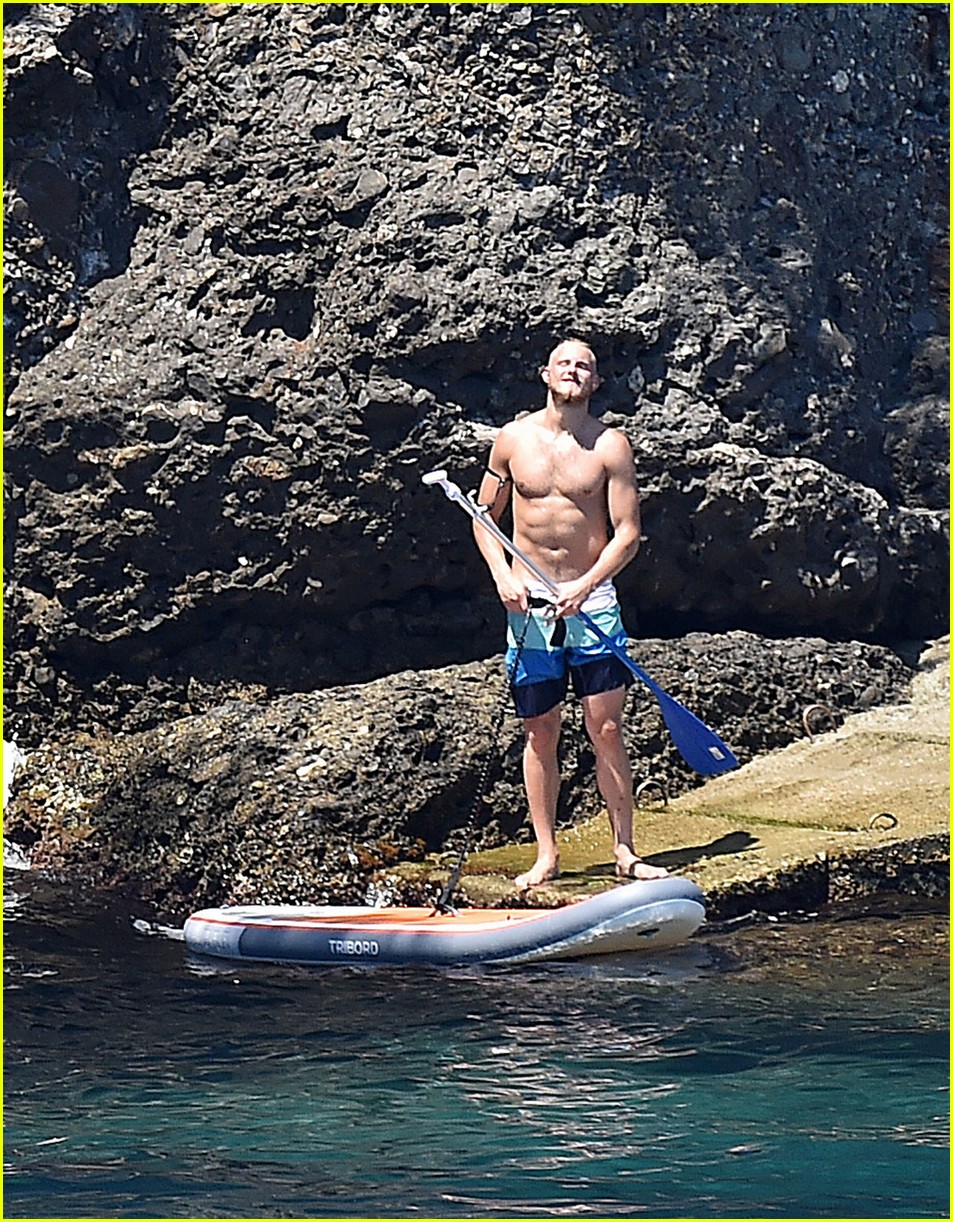Alexander Ludwig Goes Shirtless While Working Out in Italy: Photo ...