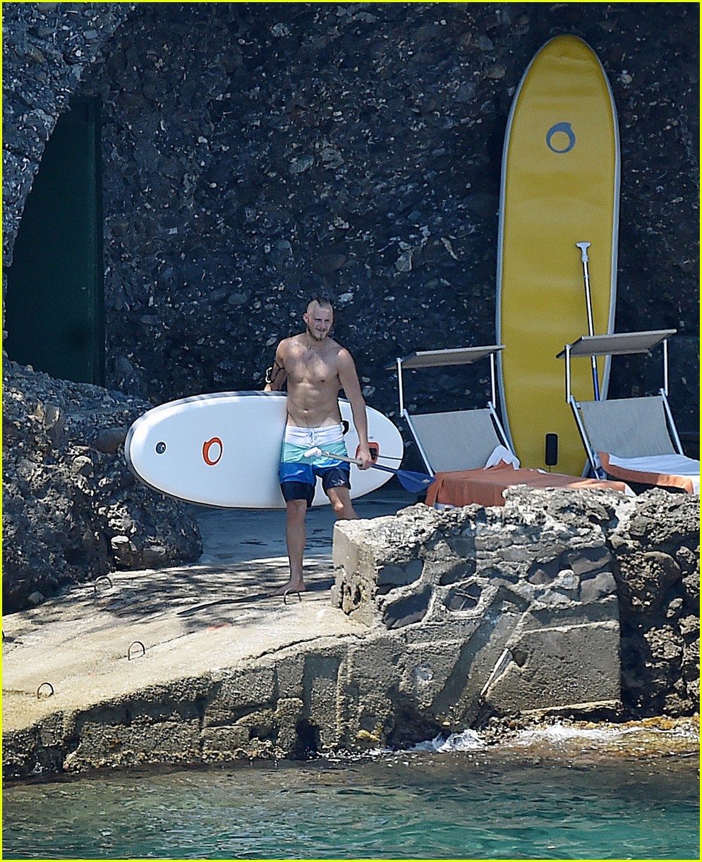 Alexander Ludwig Goes Shirtless While Working Out in Italy: Photo ...
