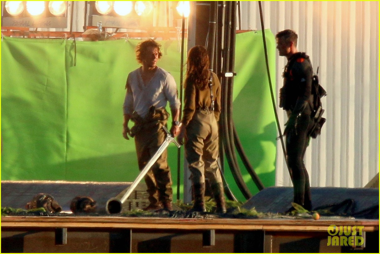 Mark Wahlberg Films Action Scenes for 'Transformers: The Last Knight ...