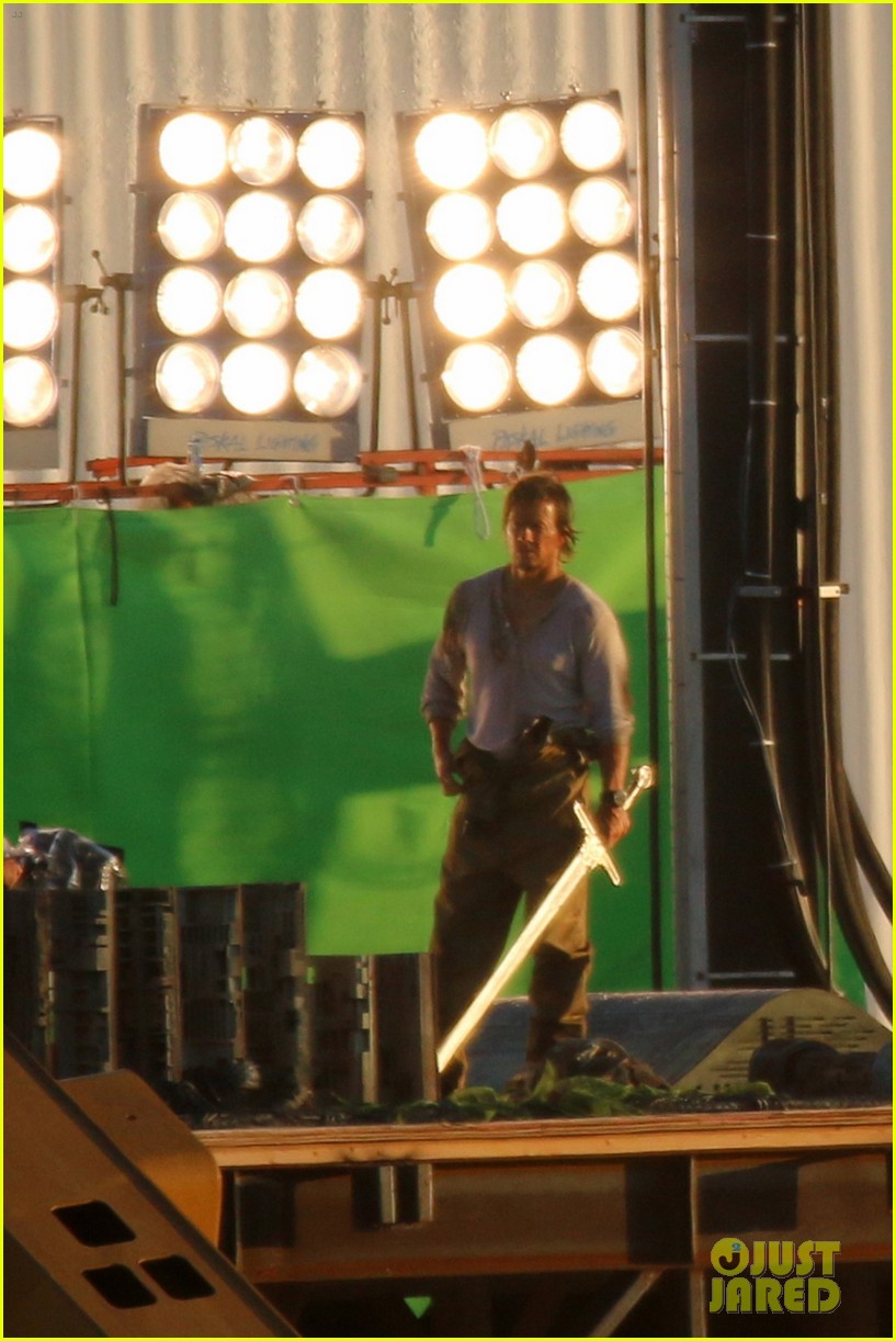 Photo: mark wahlberg films transformers 5 36 | Photo 3717188 | Just ...