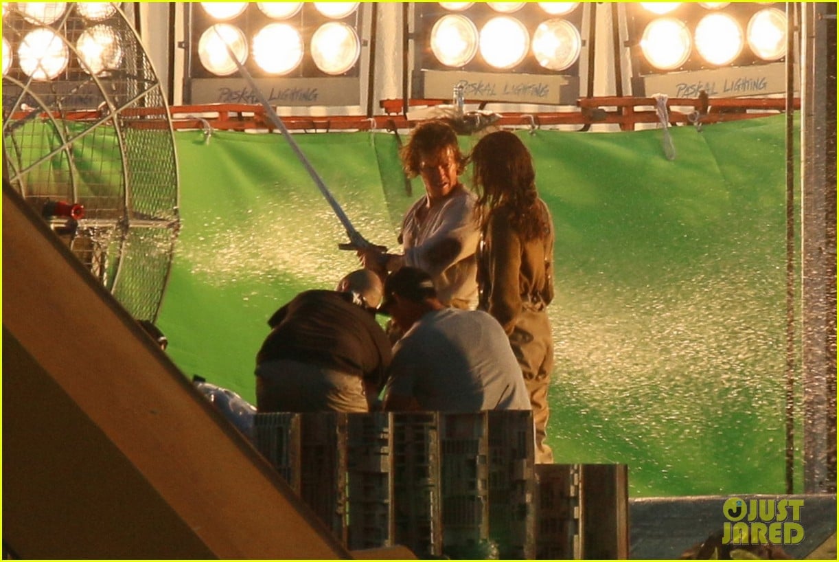 Mark Wahlberg Films Action Scenes for 'Transformers: The Last Knight ...