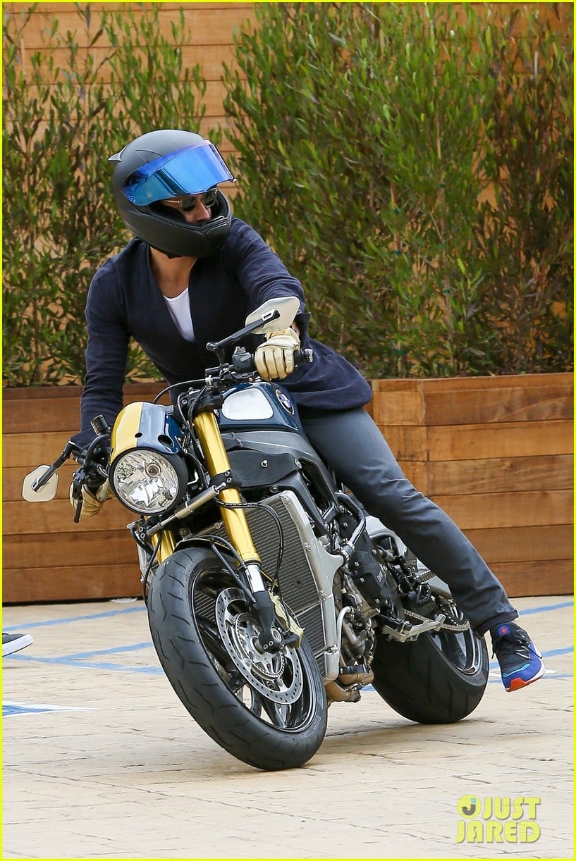 Orlando Bloom Takes His Motorcycle to Malibu: Photo 3696962 | Orlando ...