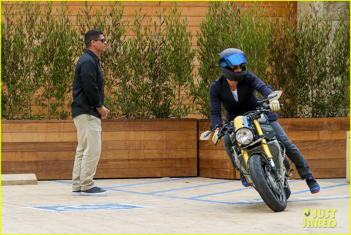 Orlando Bloom Takes His Motorcycle to Malibu: Photo 3696969 | Orlando ...