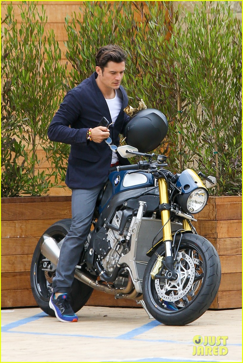Orlando Bloom Takes His Motorcycle to Malibu: Photo 3696970 | Orlando ...
