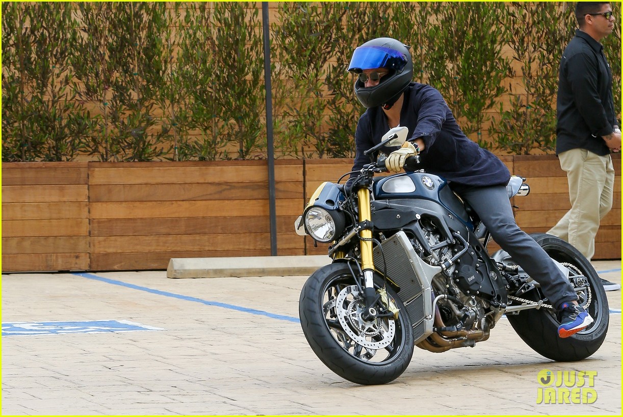 Orlando Bloom Takes His Motorcycle to Malibu: Photo 3696971 | Orlando ...