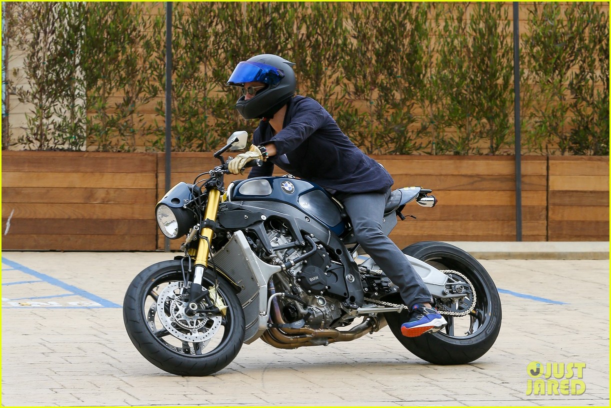 Orlando Bloom Takes His Motorcycle to Malibu: Photo 3696975 | Orlando ...