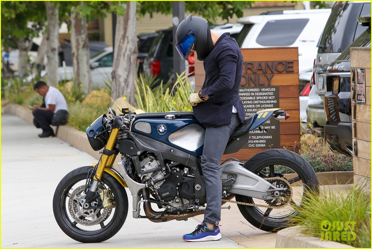Orlando Bloom Takes His Motorcycle to Malibu: Photo 3696976 | Orlando ...