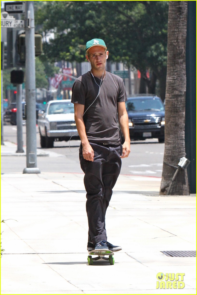 Hopper Penn Shows Off His Skateboarding Skills: Photo 3696854 | Hopper ...