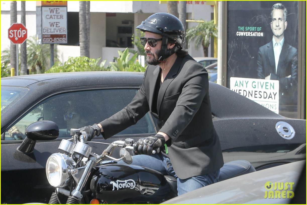 Keanu Reeves Rides His Motorcycle Around LA: Photo 3697507 | Keanu ...