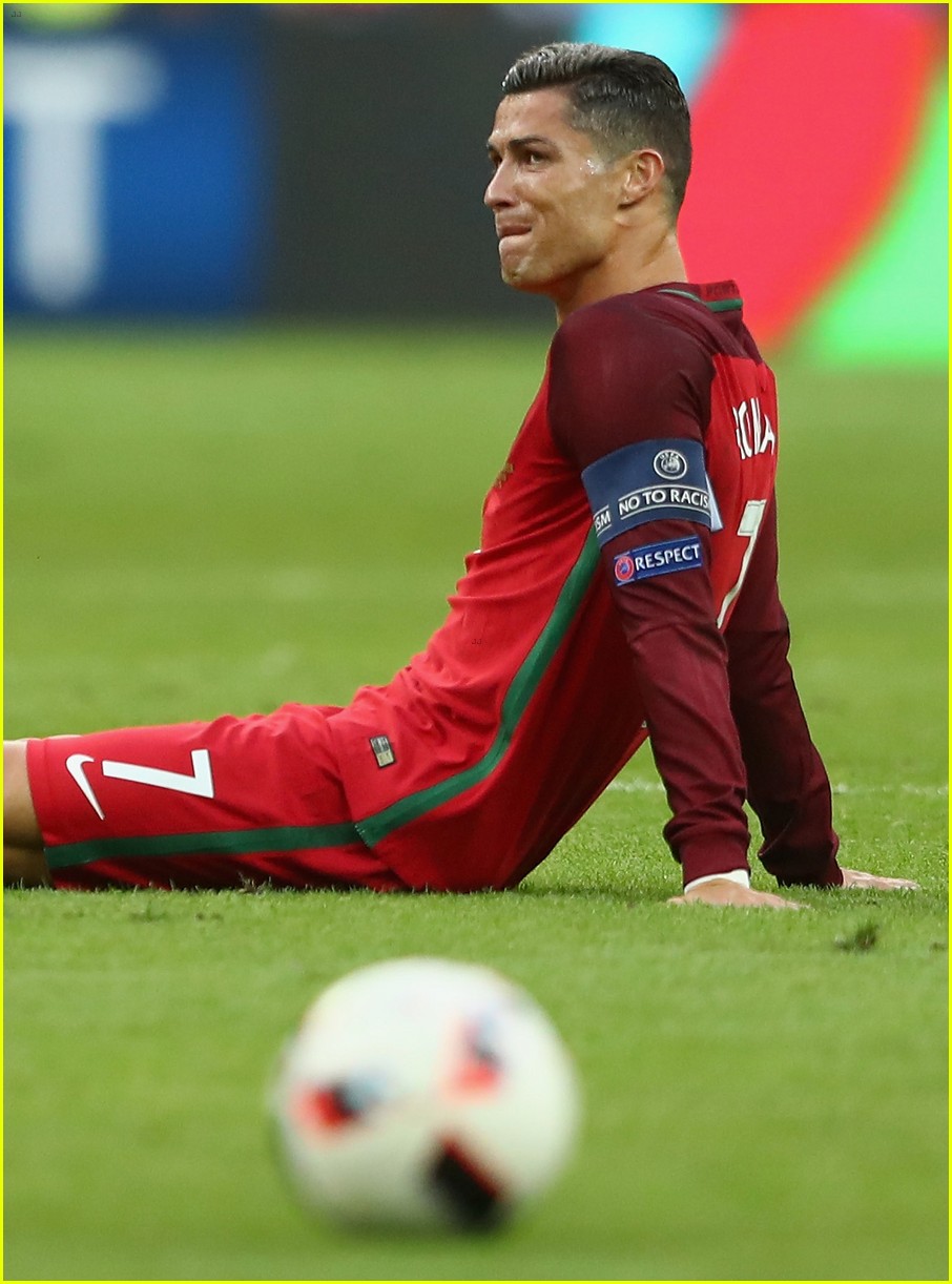 Cristiano Ronaldo Injures Knee During Euro Game, Carried Off Field in ...
