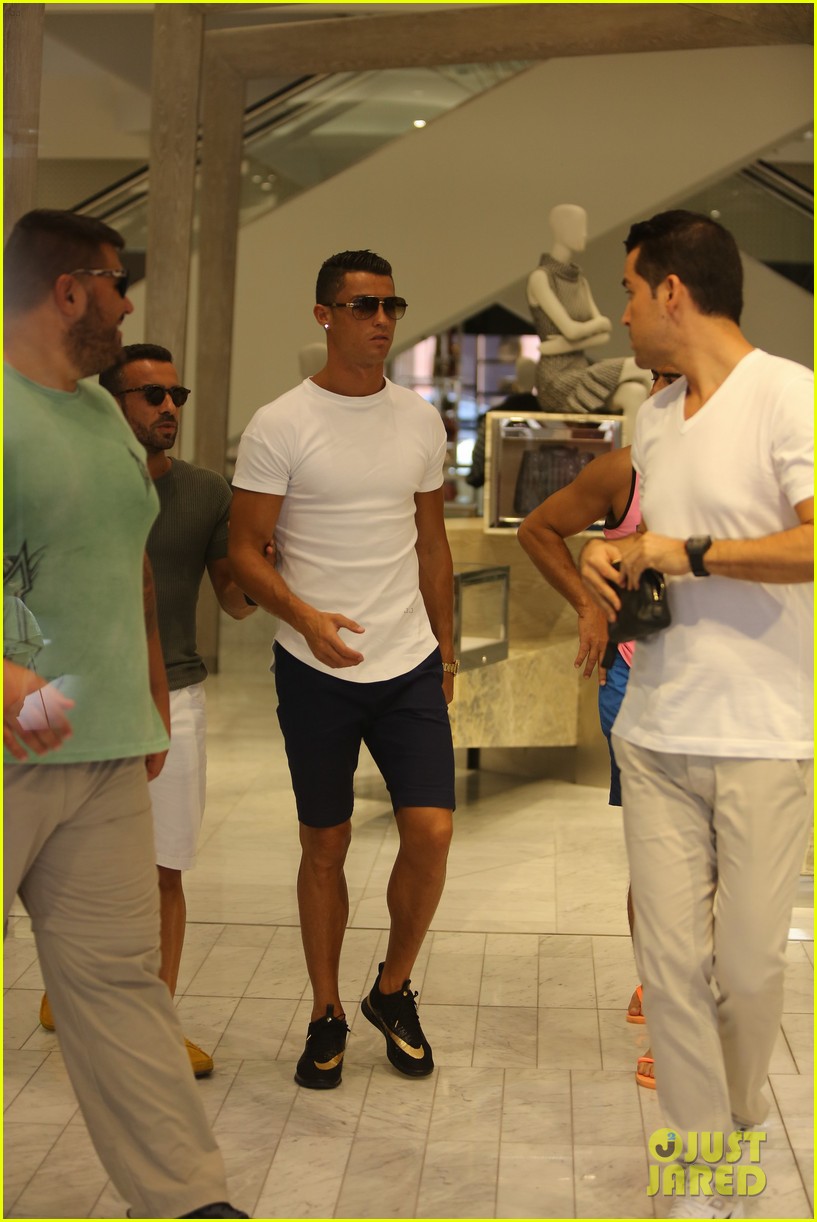 Photo: cristiano ronaldo ripped body social media 12 | Photo 3718666 ...