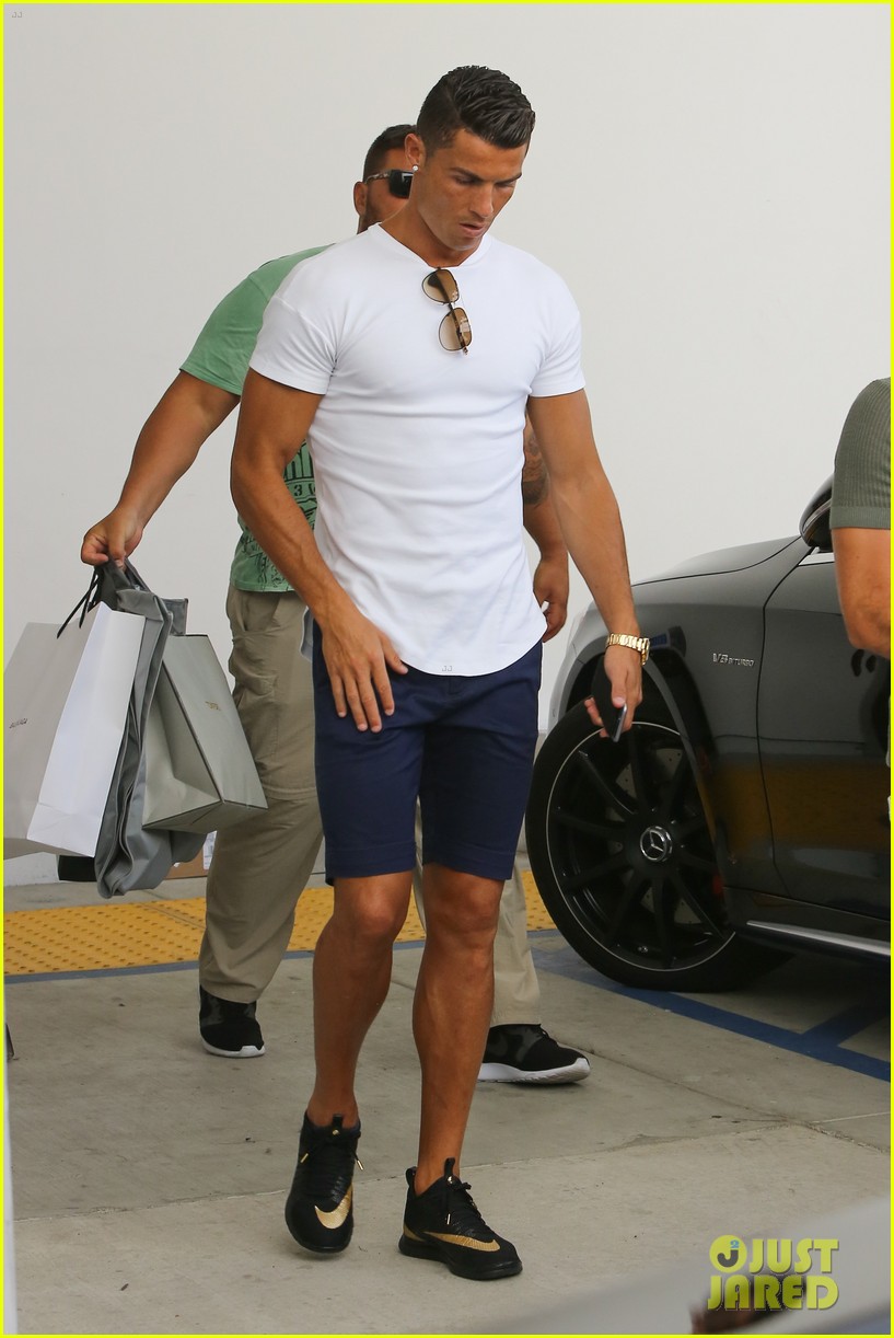 Photo: cristiano ronaldo ripped body social media 23 | Photo 3718677 ...