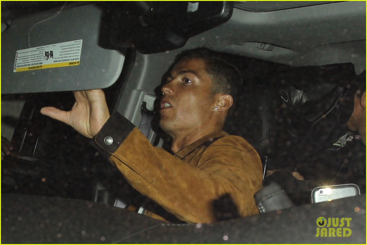 Cristiano Ronaldo Shows Off His Totally Ripped Abs on Social Media ...