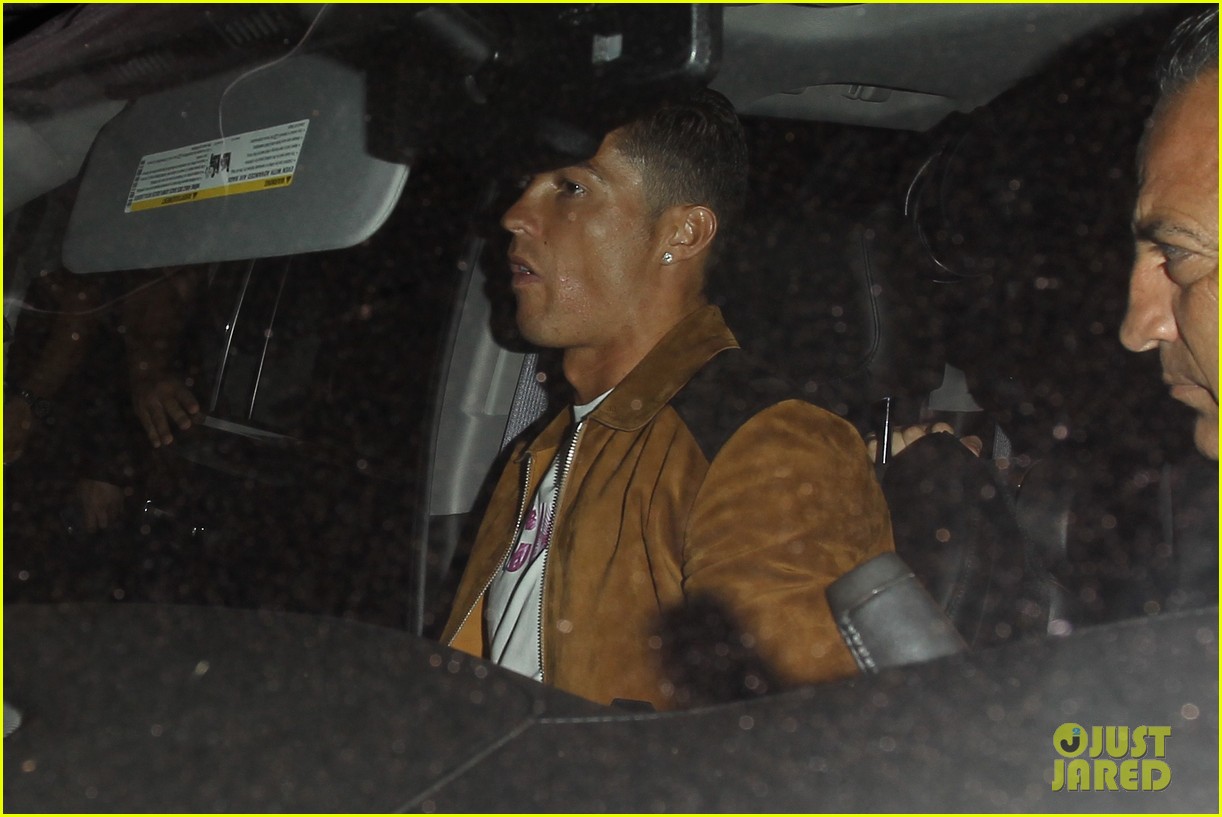 Cristiano Ronaldo Shows Off His Totally Ripped Abs on Social Media ...