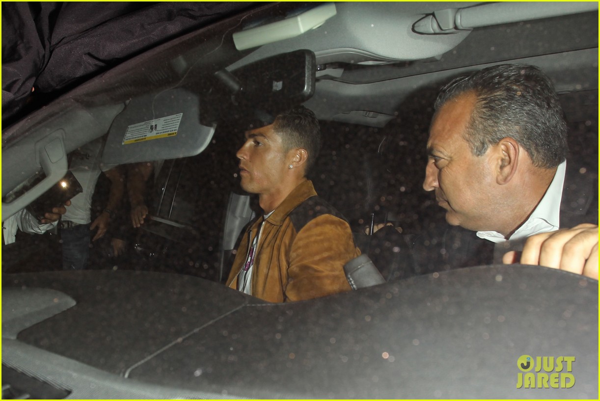 Cristiano Ronaldo Shows Off His Totally Ripped Abs on Social Media ...