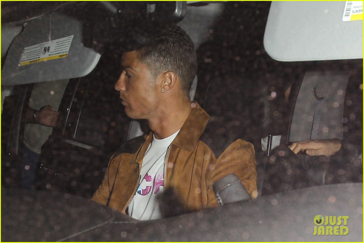 Cristiano Ronaldo Shows Off His Totally Ripped Abs on Social Media ...