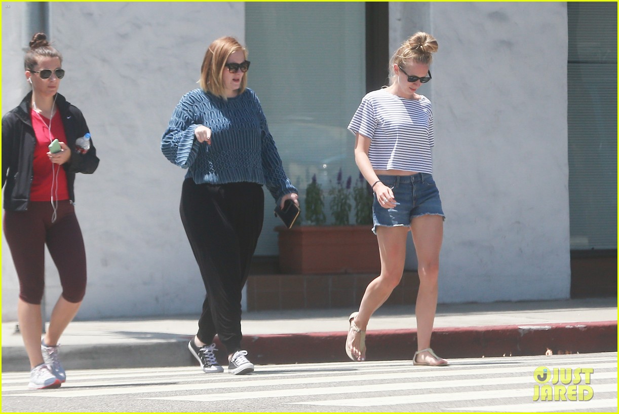 Adele Invites Grammy Nominated Singer On Stage During Concert - Watch ...