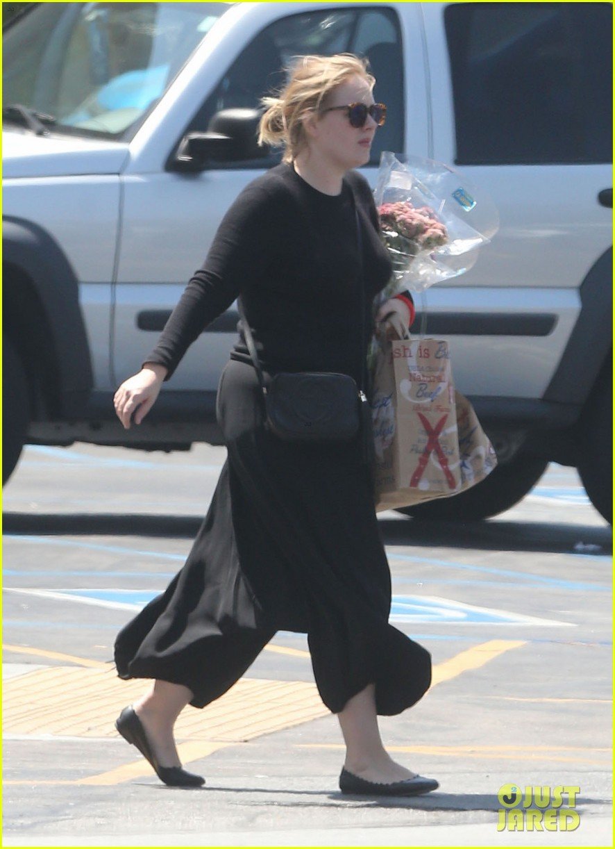 Adele Picks Up Flowers While Out Shopping!: Photo 3745891 | Adele ...