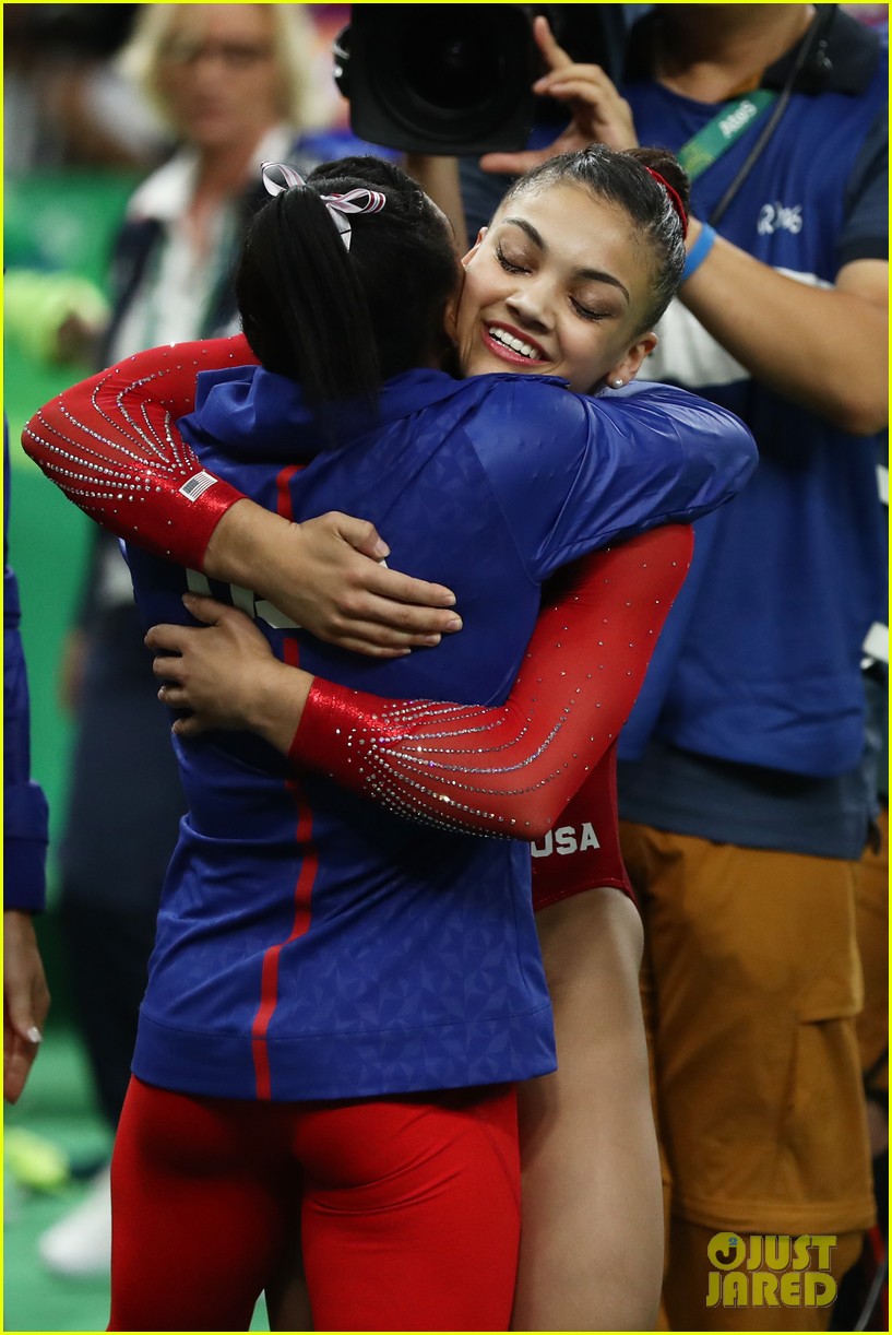 Laurie Hernandez & Simone Biles Win Silver, Bronze for Balance Beam at ...