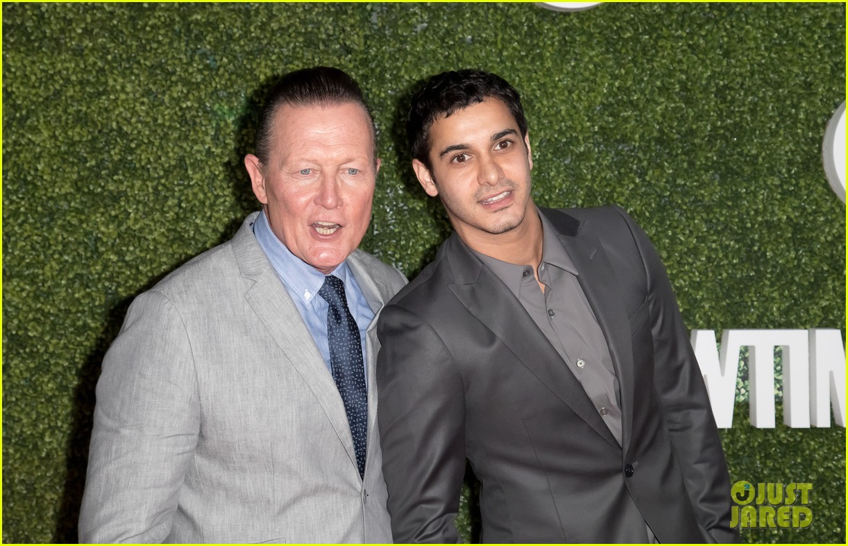 Lizzy Caplan & Fiance Tom Riley Couple Up At CBS, CW, Showtime Summer ...