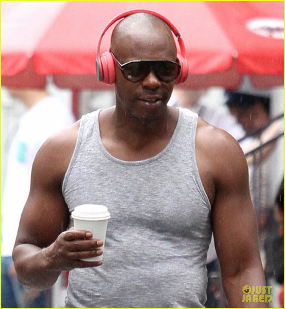 Dave Chappelle Goes for a Rainy Walk After Shopping in Soho: Photo ...