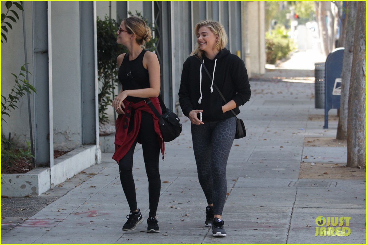 Chloe Moretz Meets Up With Zoey Deutch For Pilates Class: Photo 3737651 ...