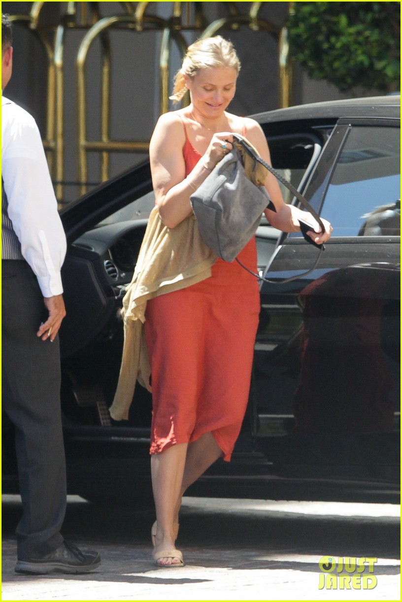 Photo: cameron diaz valet car montage 03 | Photo 3735236 | Just Jared