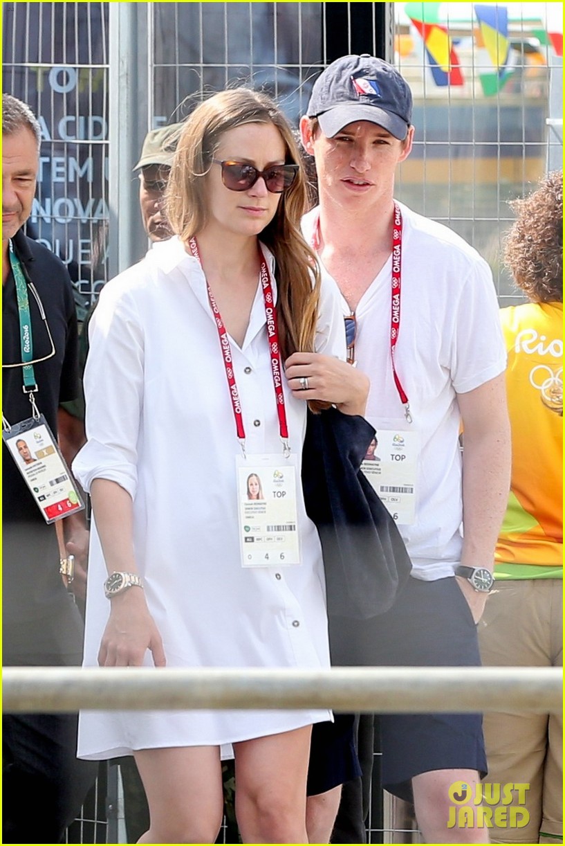 Eddie Redmayne & Wife Hannah Hit Up U.S. Olympic Beach Volleyball Game ...